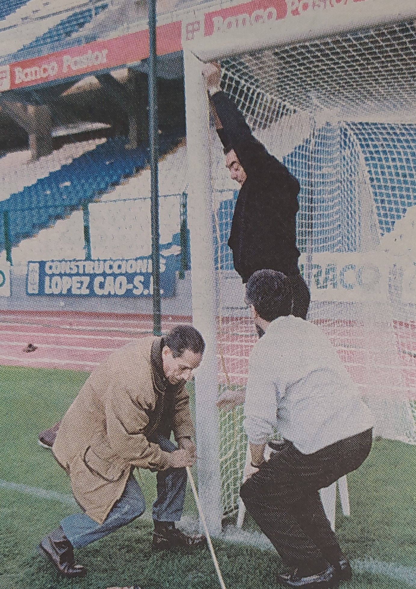 Hace 25 años | Las porterías de Riazor miden lo que deben medir y más ... Hace 25 años | Las porterías de Riazor miden lo que deben medir y más ...